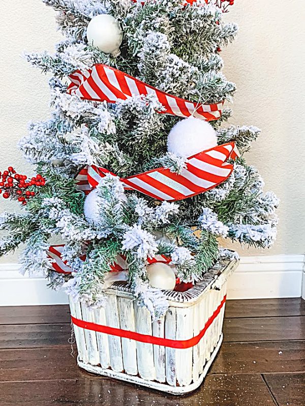 DIY Farmhouse Christmas Tree Basket - My Uncommon Slice of Suburbia